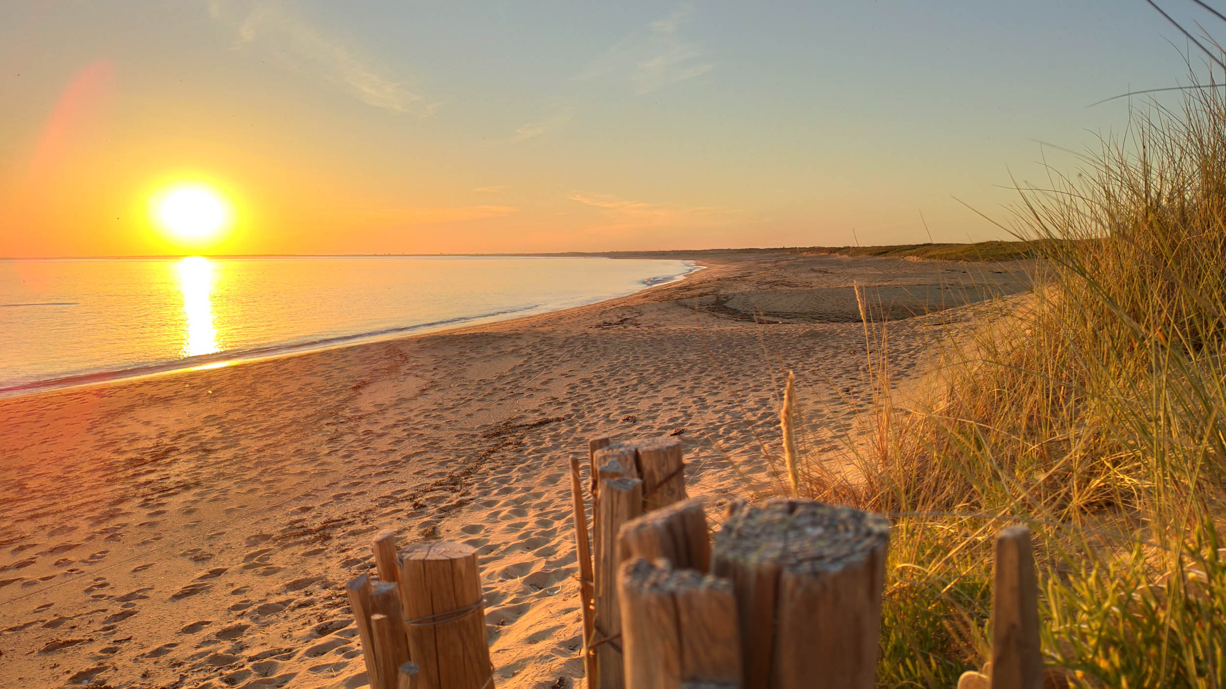 Plage naturiste à Erdeven, météo de la Plage de Kerminihy - Bretagne ...